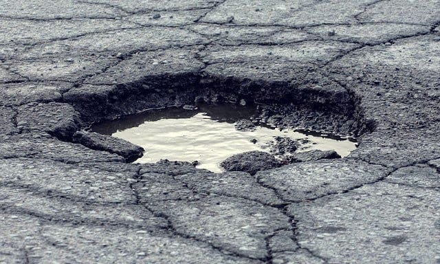 3 Common Asphalt Pavement Problems You Need to Fix for Driveway